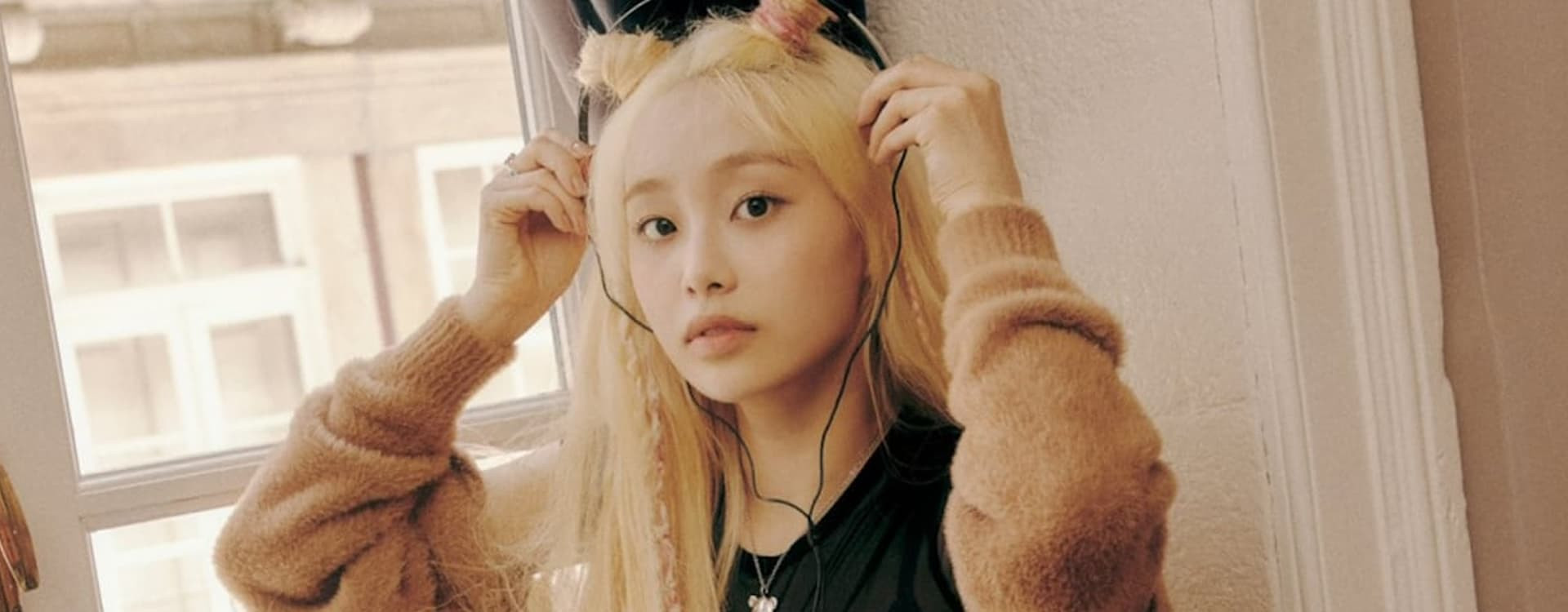 Chuu's Debut Album 'HOWL': An Emotional Journey into Her Unique World